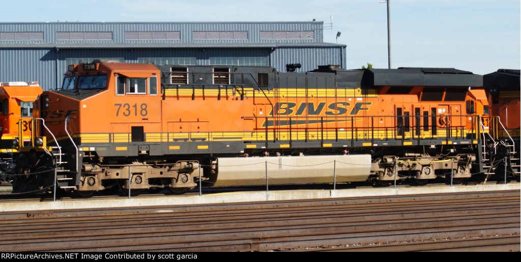 BNSF 7318